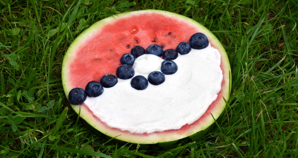 Pokemon Pokeball Fruit Pizza – Nest and Glow