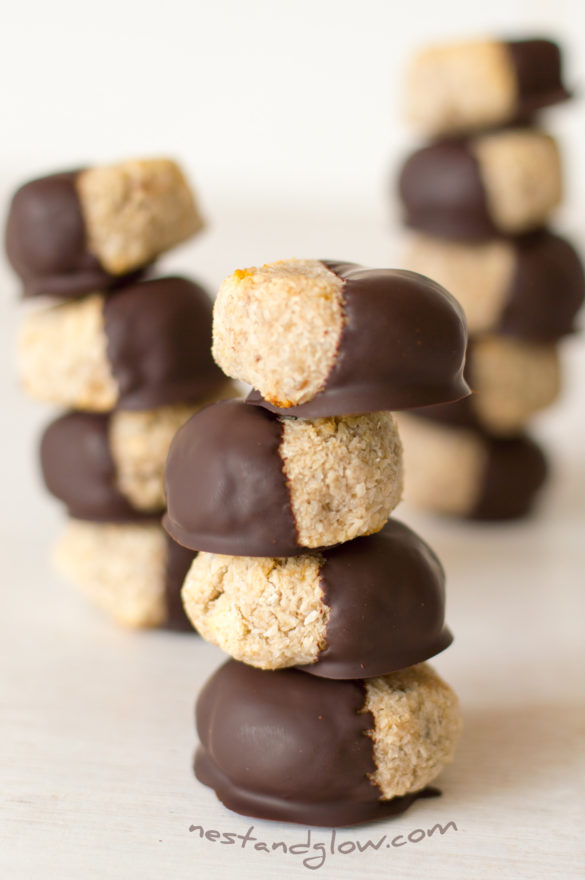 3-Ingredient Chocolate Banana Coconut Macaroons – Nest and Glow