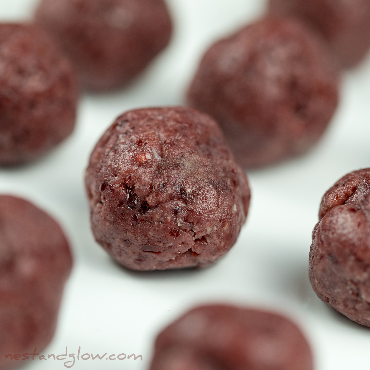 3-Ingredient Cherry Chocolate Balls – Nest and Glow